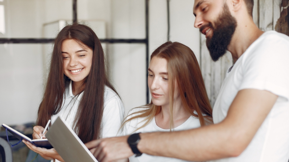 Hoje é Dia Mundial das Competências dos Jovens | Rádio Voz da Planície - 104.5FM - Beja